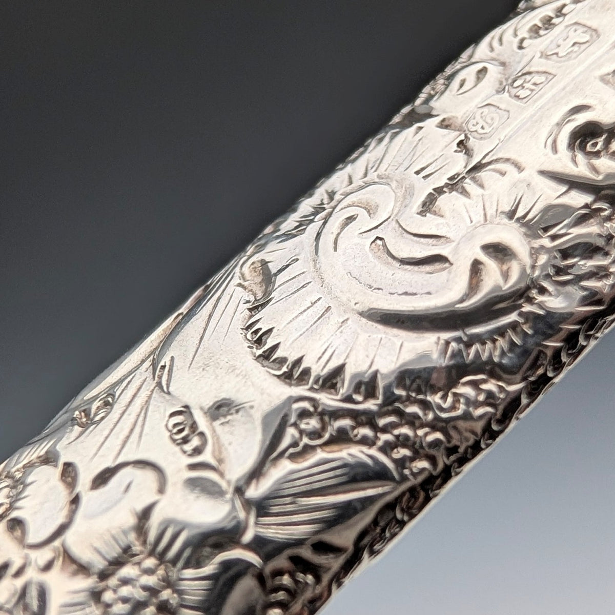 1902年 英国アンティーク フローラル装飾 純銀製ホイッスル William Manton チェーン付 – SILVER-LUG