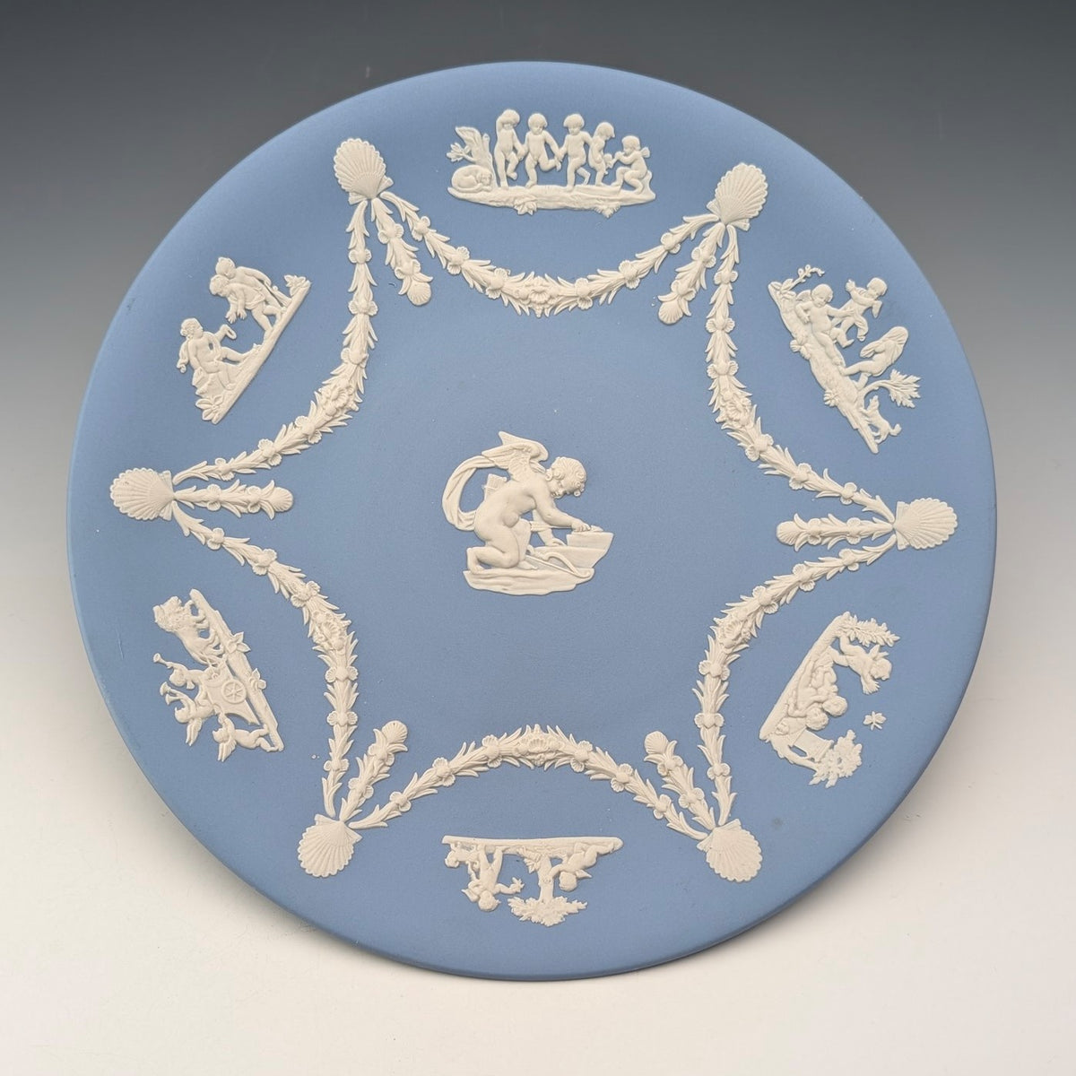 Pair of vintage Wedgwood Jasperware plates with cherub design, 22cm di ...